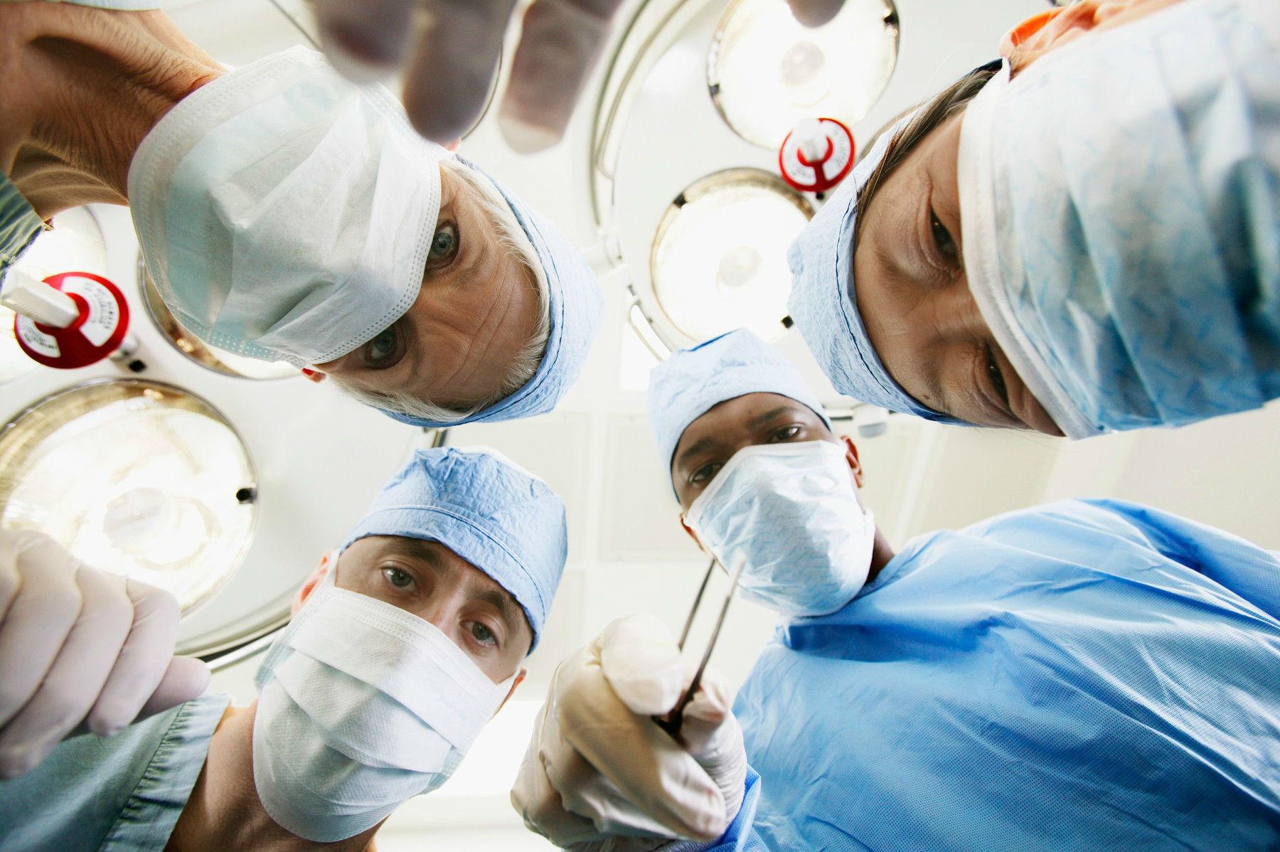 ISPREPADALA HIRURGA: Doktore, kako napreduje moja operacija mozga?