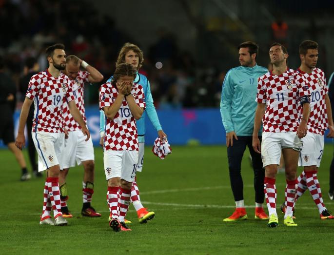 LUDO BURAZERU: Hrvatska rasplakana eliminacijom sa EP, a Srbi prave ...