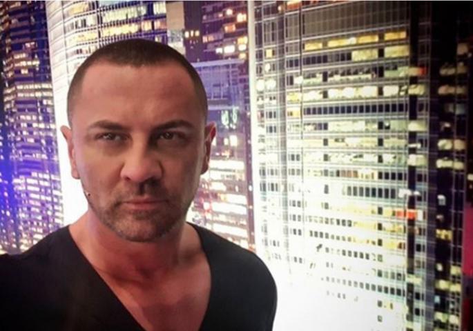 ZNATE LI KO JE MUŠKARAC SA FOTKE? Tvorac je HITA koji svi slušate, a ...