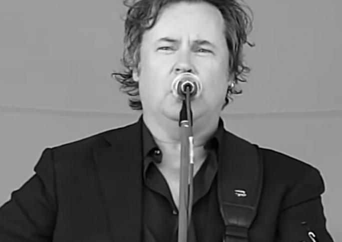 PREMINUO POZNATI PEVAČ U 62. GODINI