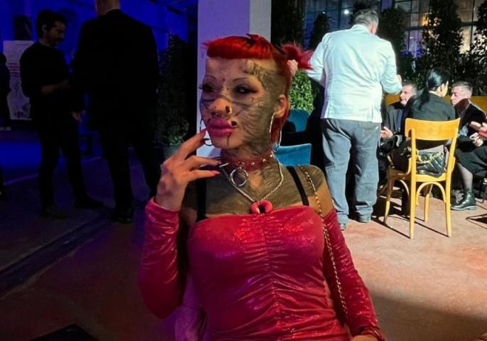 IMA SAMO JEDAN SAN - DA POSTANE MAČKA! "Svoju prvu fizičku promenu ...