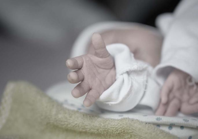 Beba ostavljena na ulici u kesi u Engleskoj