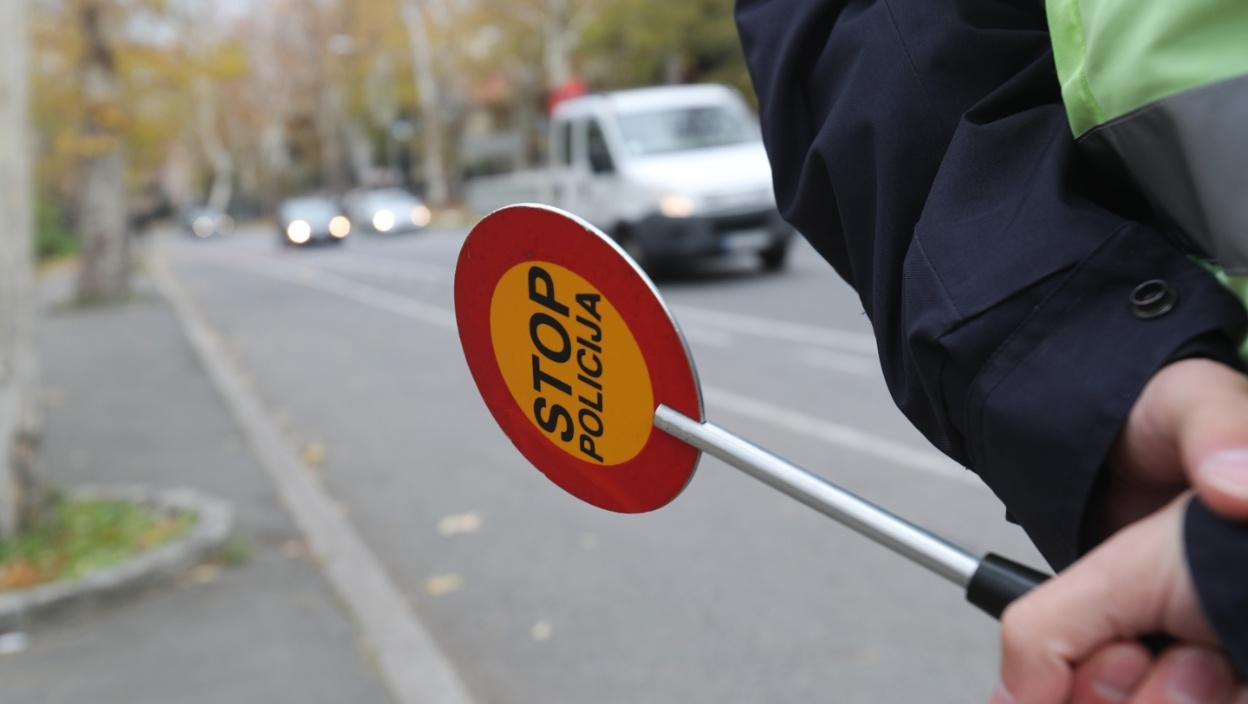 Važno upozorenje za vozače: Ovo pravilo stupa na snagu od prvog novembra, kazne do 800.000 ...