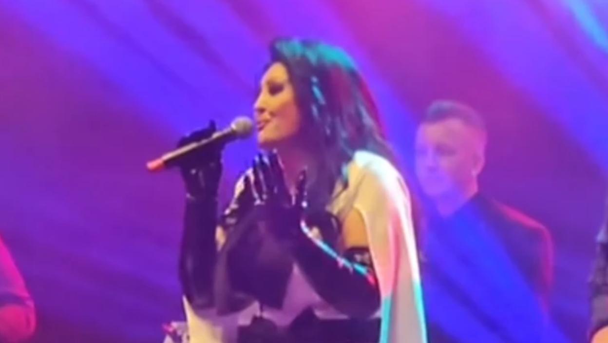 Prekinut koncert Dragane Mirković u Kruševcu - Momak izašao na scenu ...