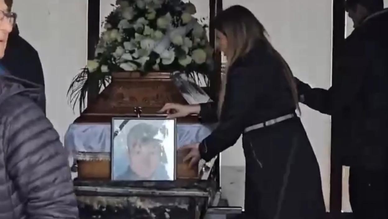 Prizor iz kapele koji slama srca - na sanduku Vikinog pokojnog brata osvanuo detalj posebne ...