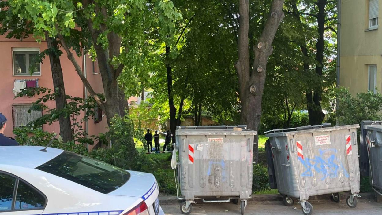 Ovo su prve slike sa lica mesta na kom je muškarac brutalno ubijen: Policija blokirala celu ...