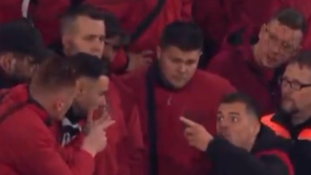 U SUKOBU SA SVOJIM NAVIJAČIMA: Džakina "žuta minuta" posle debakla Leverkuzena (VIDEO) - Srbija ...