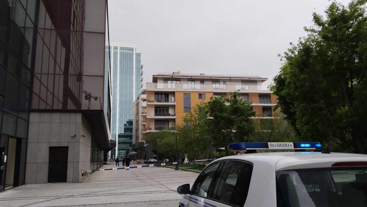 Napadač bio maskiran u dostavljača? Prvi detalji PUCNJAVE NA NOVOM BEOGRADU, sve se odigralo u ...