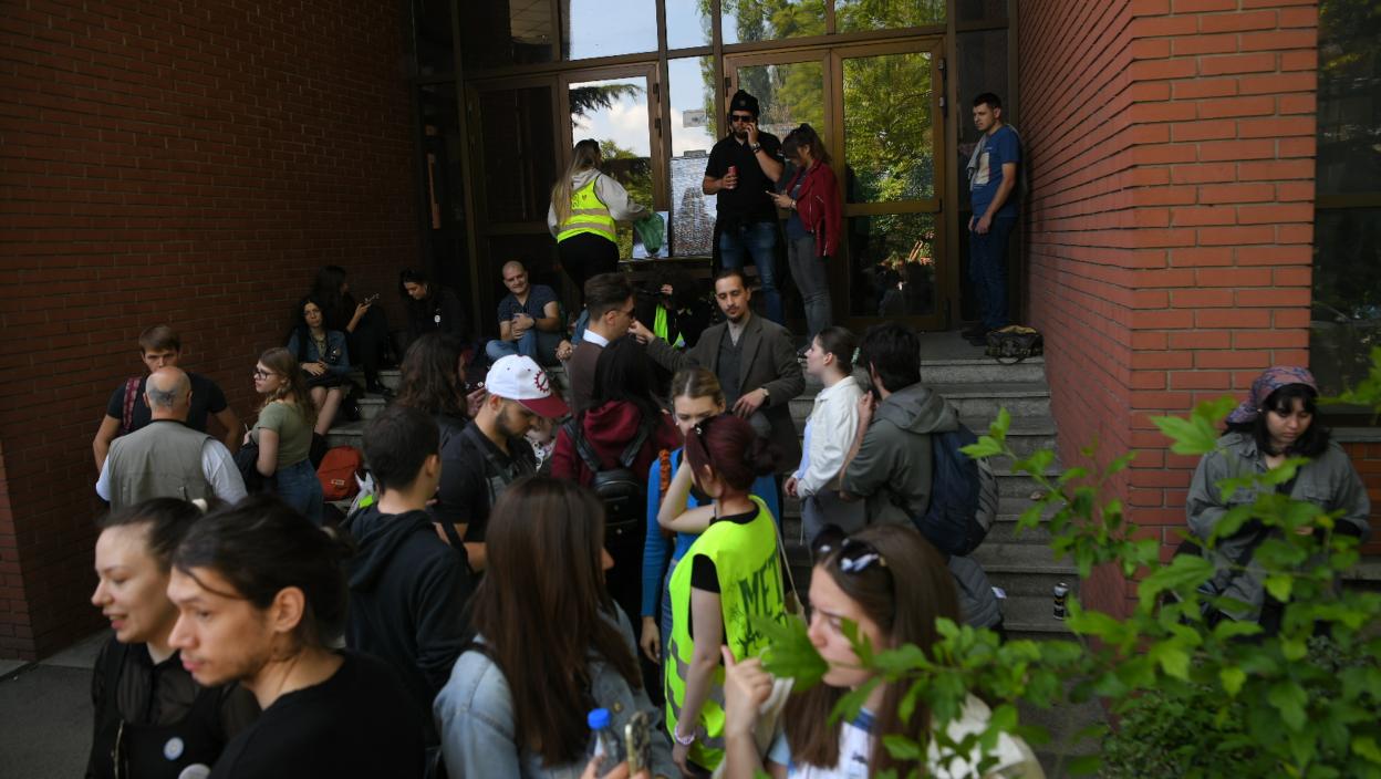 Studenti u blokadi blokirali zgradu Bogoslovskog fakulteta u Beogradu - Srbija danas