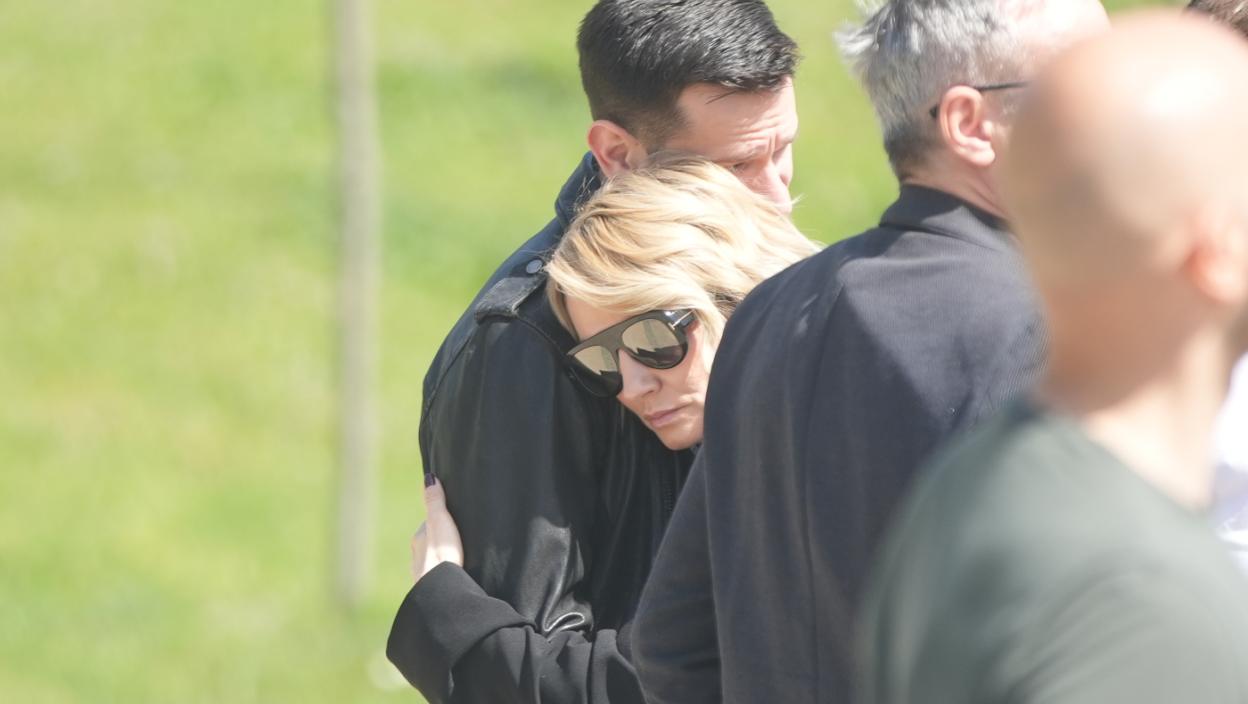 "Brat mi je preminuo u snu" Nezapamćena tragedija Goce Tržan, pevačica ...
