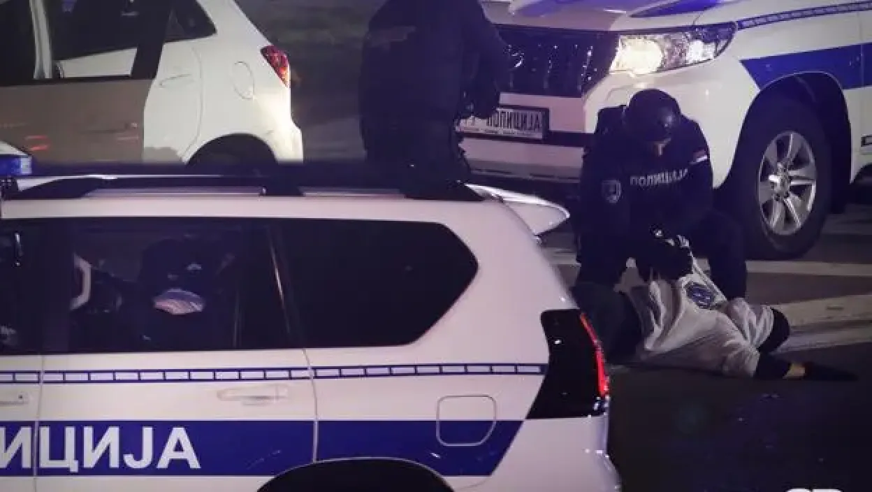 (VIDEO) Uznemirujući snimak filmske pucnjave u centru Beograda: Ispaljena kiša metaka ispred ...