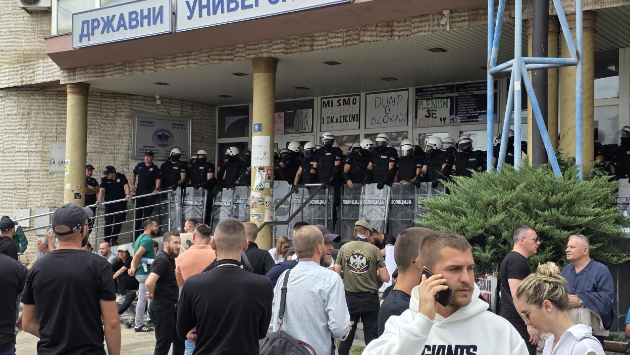 Desetoro uhapšenih zbog napada na policiju u Novom Pazaru: Dačić o incidentima koje su izazvali ...