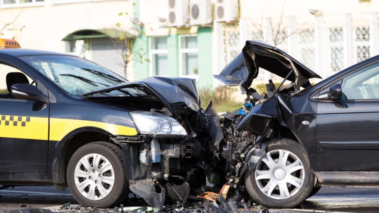 Katastrofa na auto-putu: Težak sudar autobusa i kamiona odneo 11 života, 40 ljudi povređeno ...