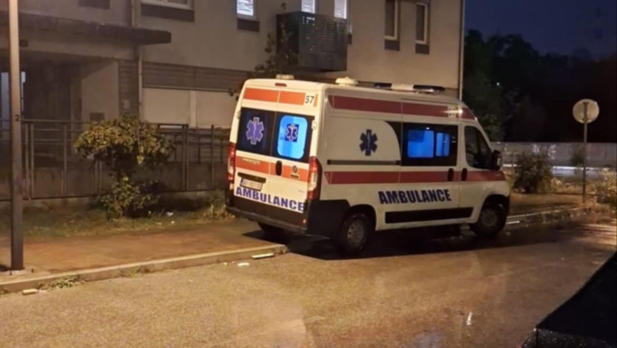 Prvi snimci sa mesta zločina na Novom Beogradu: Dečak (15) izboden ispred zgrade, pretpostavlja ...