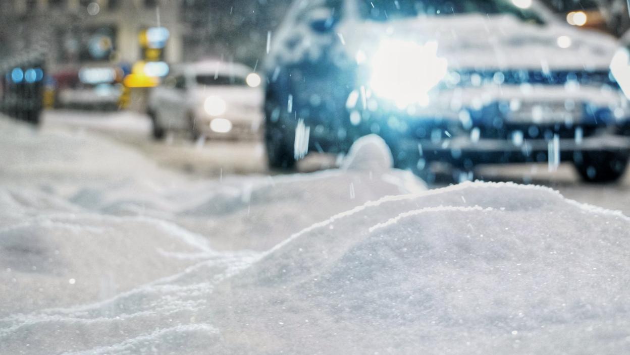 Prikačili sanke za auto i izazvali haos u Kraljevu: Tinejdžerke ...
