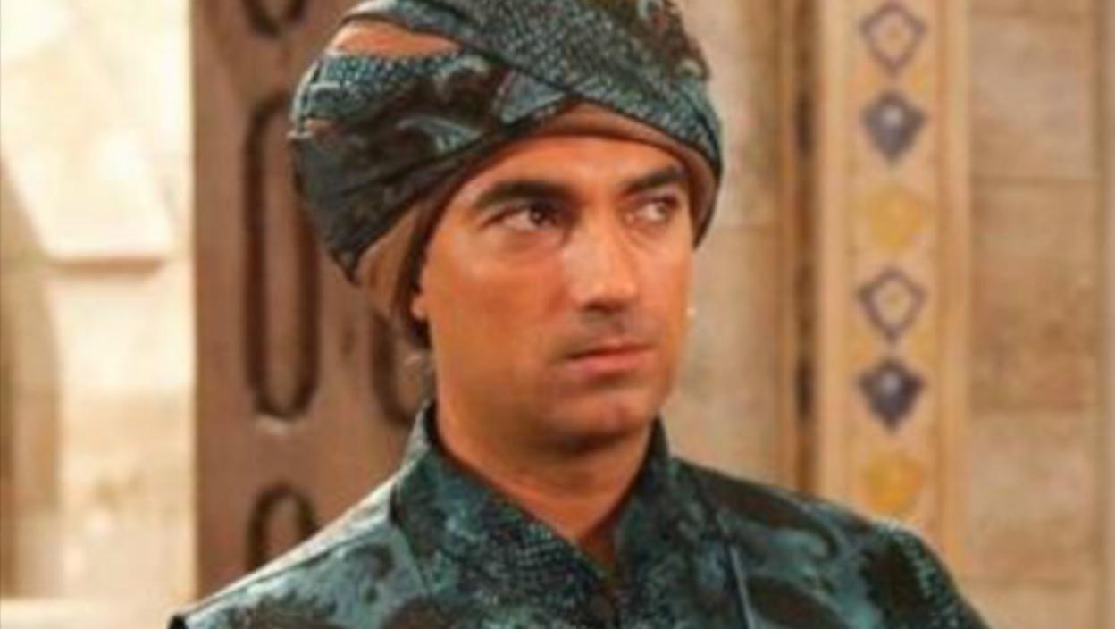 Telo grčkog boga krilo se ispod turbana i odore: Kako sada izgleda ...