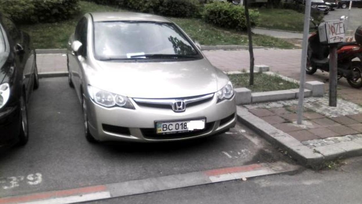 ШОКАНТНО: Оставила децу да је чекају у аутомобилу док је орално ...