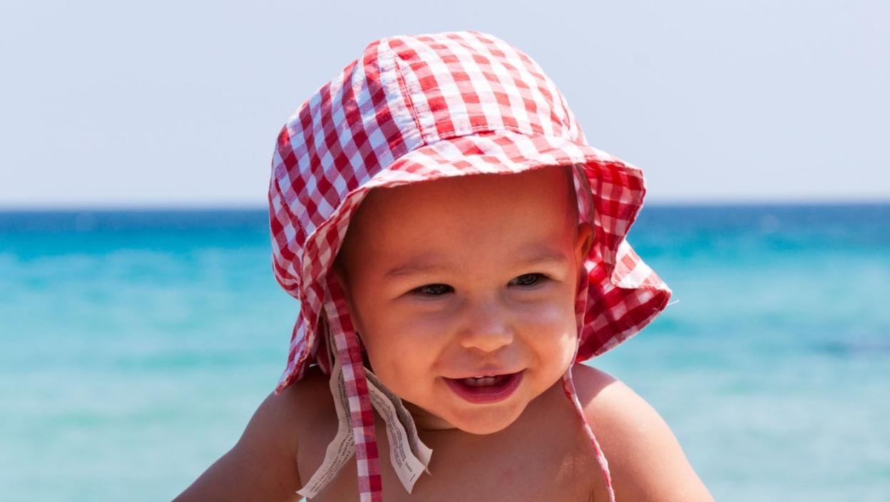 BEBA NE SME BITI DUGO U MORU: Ovo morate znati pre nego otputujete sa ...