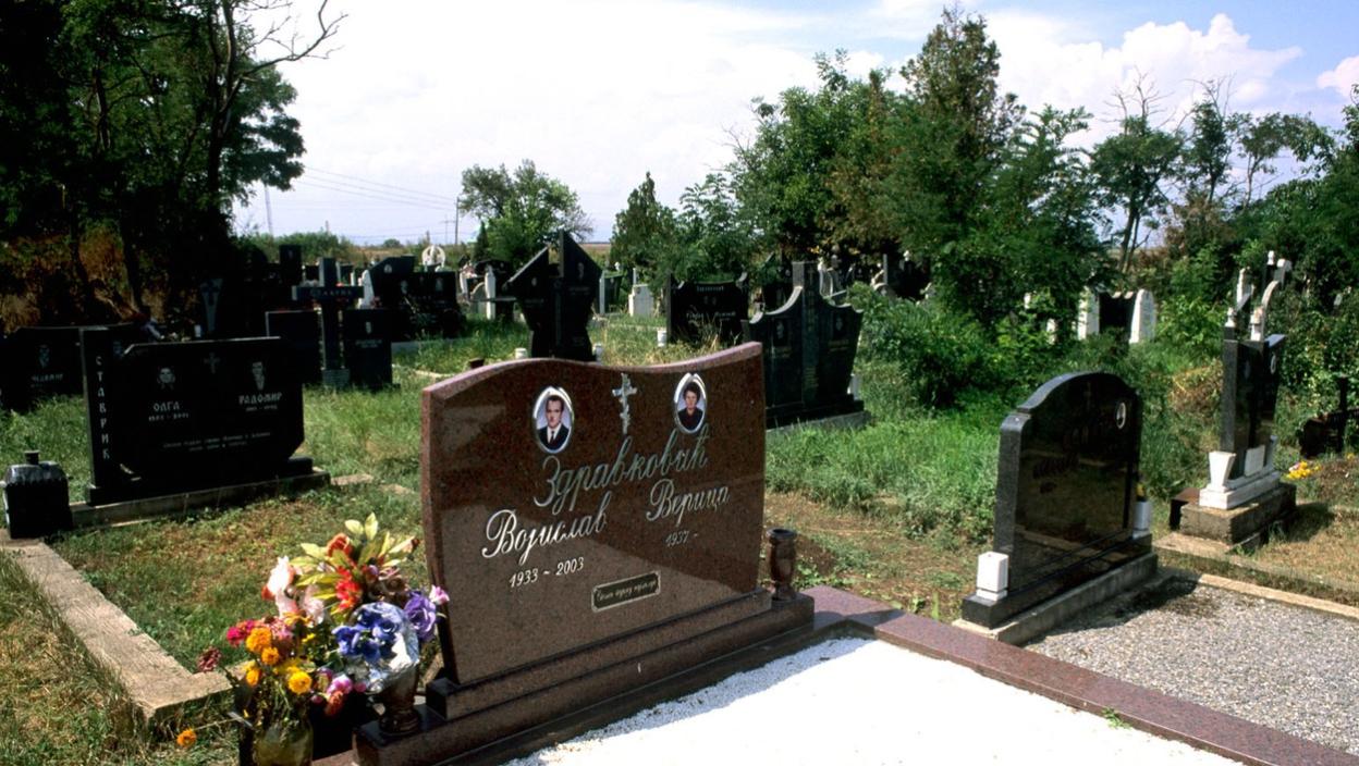 POBUSANI PONEDELJAK: Znate li zašto ljudi danas idu na groblje?