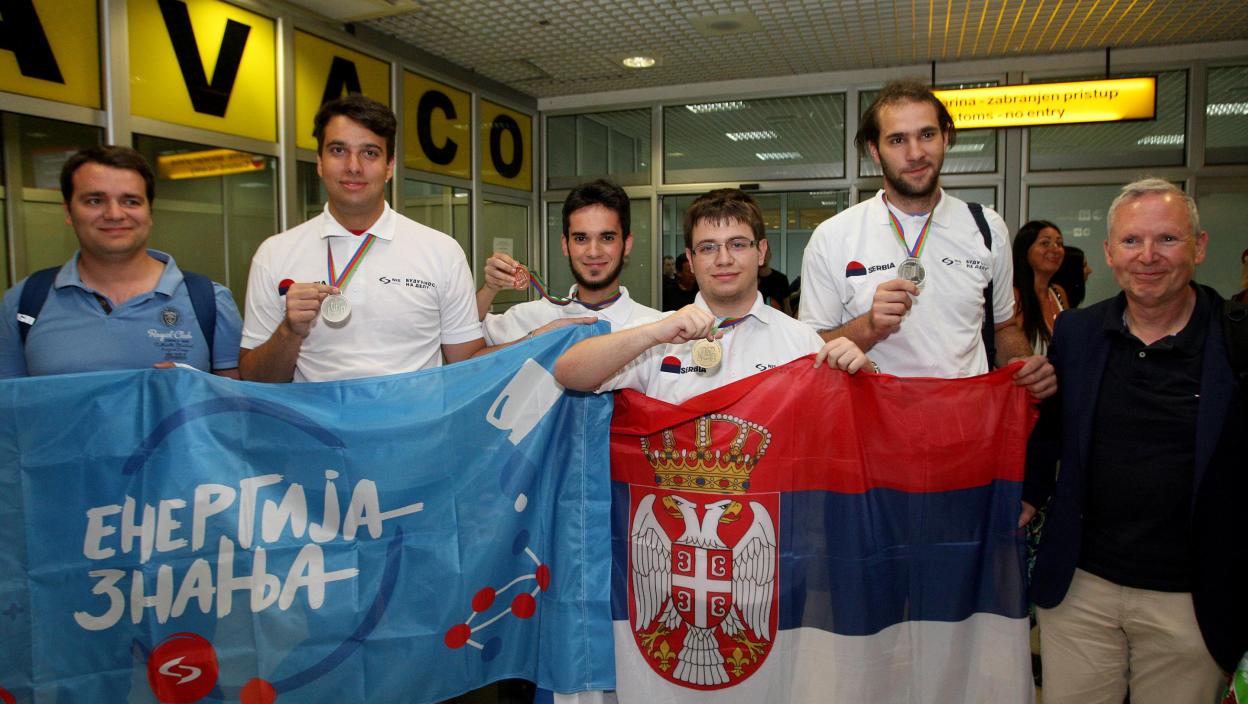 ОНИ СУ ПОНОС СРБИЈЕ: Млади хемичари донели медаље! - Србија данас