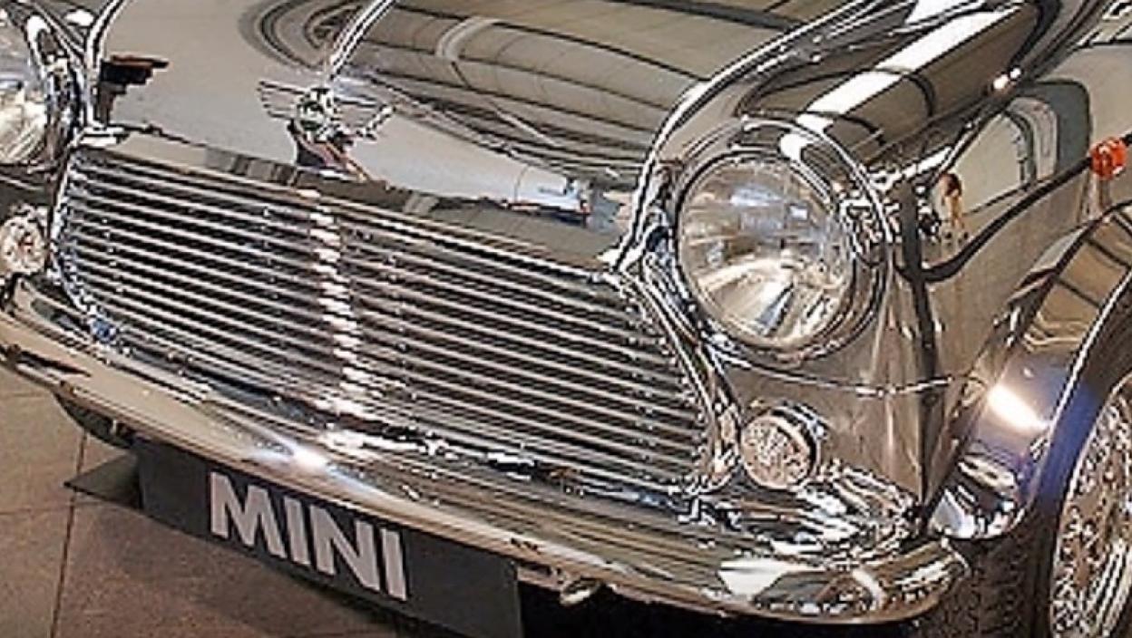 КАО ОГЛЕДАЛО: Кад Дејвид Боуви прави Мини Купер, то изгледа ОВАКО ...