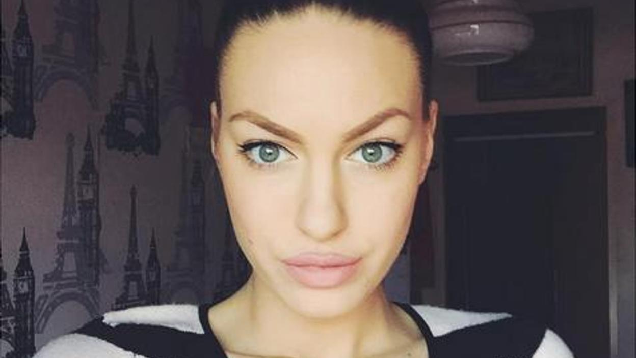 АУ, КАКВА МАЧКА! Сара Трајановић показала своје секси тело - ГОЛО! (ФОТО)