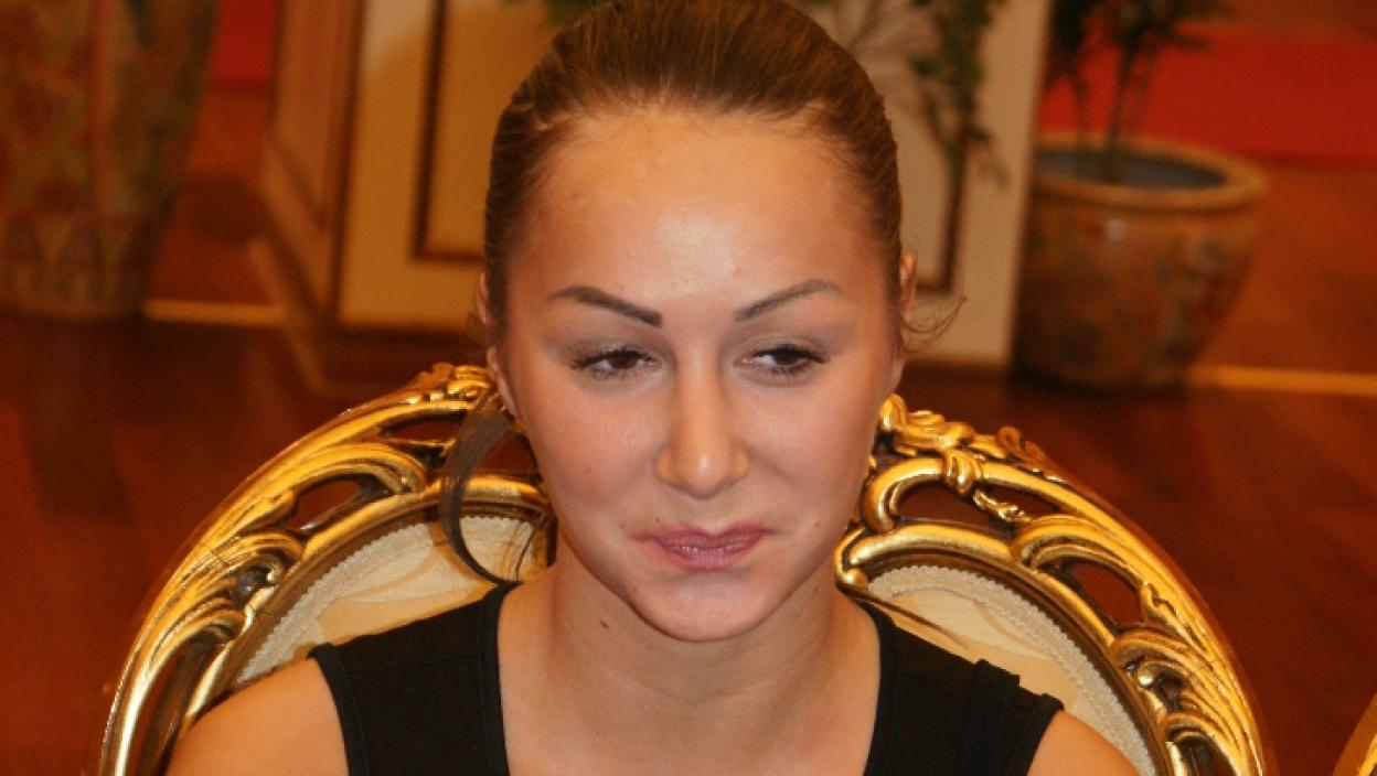 MACA DISKRECIJA NIKADA NIJE UPOZNALA SVOG OCA, a on je poznata ličnost ...