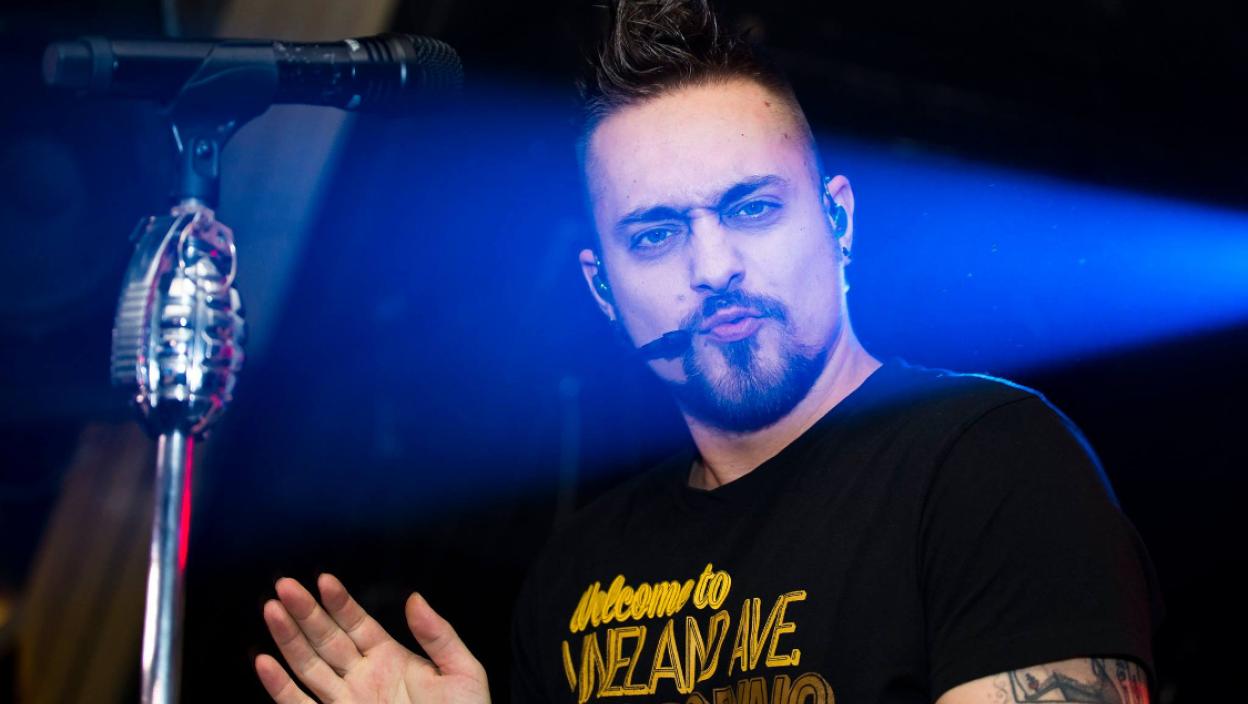 HARIZMATIČNI PEVAČ IGOR SIMIĆ ZA SD: Pravimo NAŠ pop, a deluje SVETSKI ...