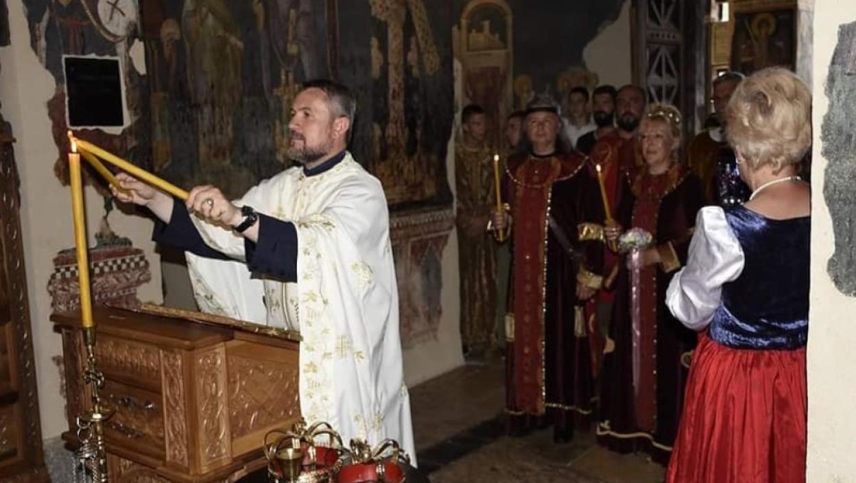 ОВАКАВ ОБИЧАЈ СЕ НЕ ВИЂА СВАКИ ДАН: Након 33 године брака крунисали су ...