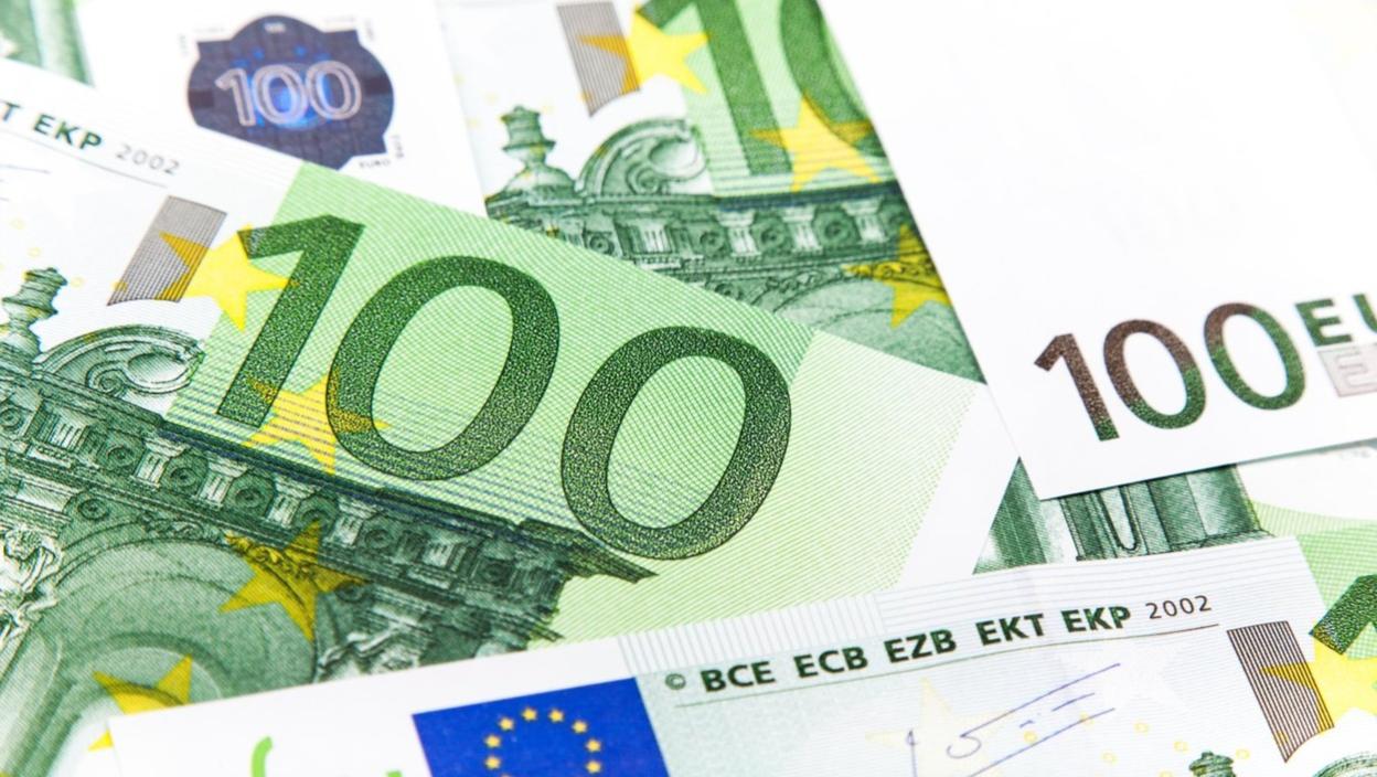 EVO KOLIKO ĆE 100 EVRA BITI U DINARIMA: Sutra počinje isplata pomoći za ...