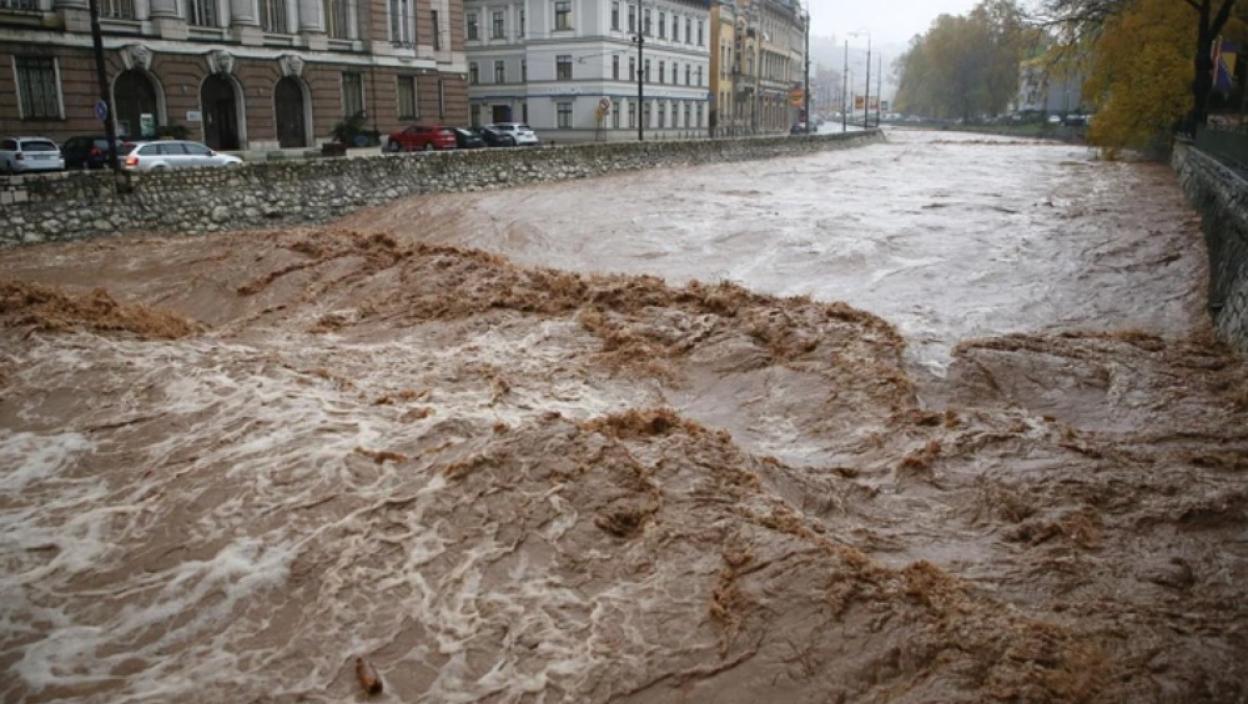 PANIKA MEĐU GRAĐANIMA ZBOG NAJAVLJENIH PADAVINA: Sarajevsko-romanijska ...
