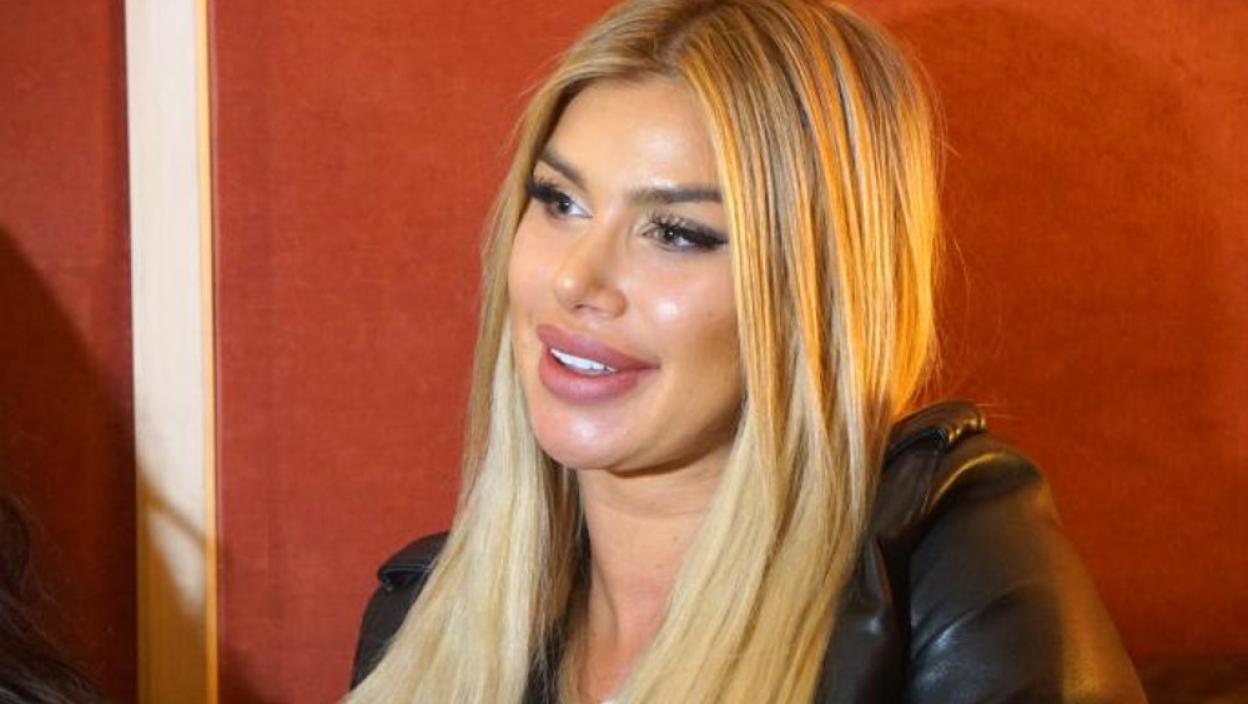 NA SCENI VELIKA RIBA, A BEZ ŠMINKE... Ivana Nikolić iz Hjurikejna ...