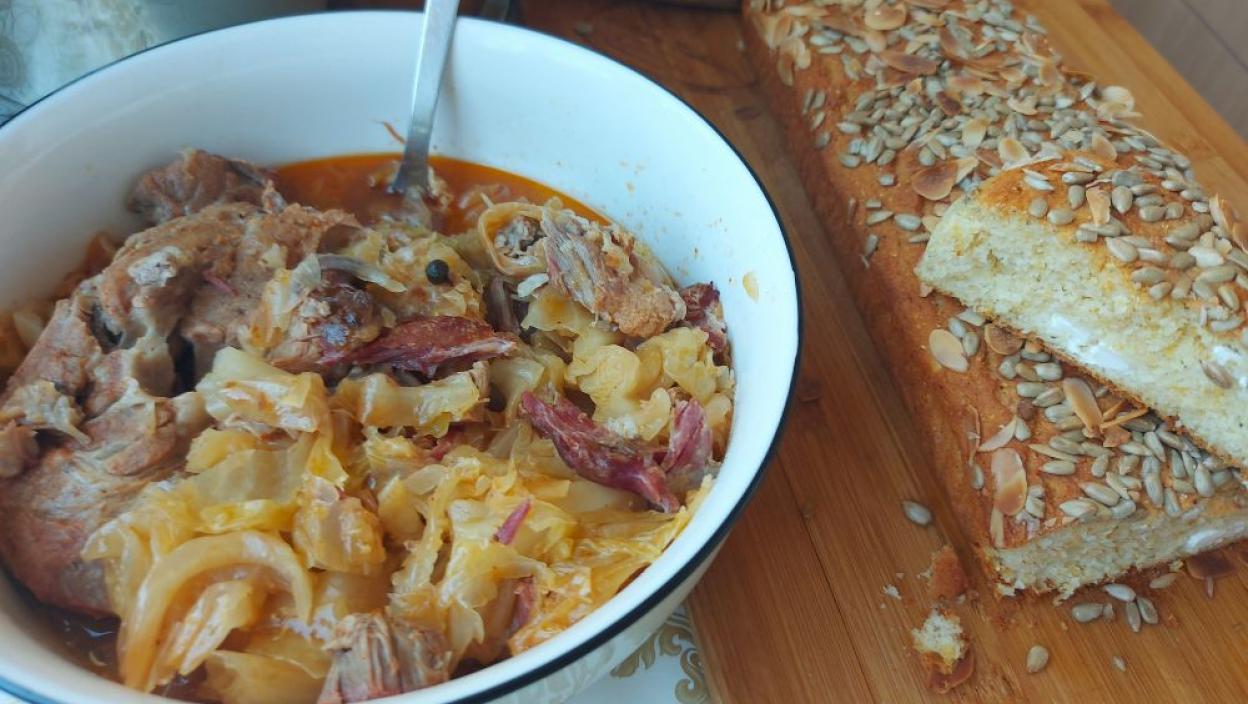 STARINSKO SRPSKO JELO: Kiseli kupus sa suvim rebrima i slaninom ...