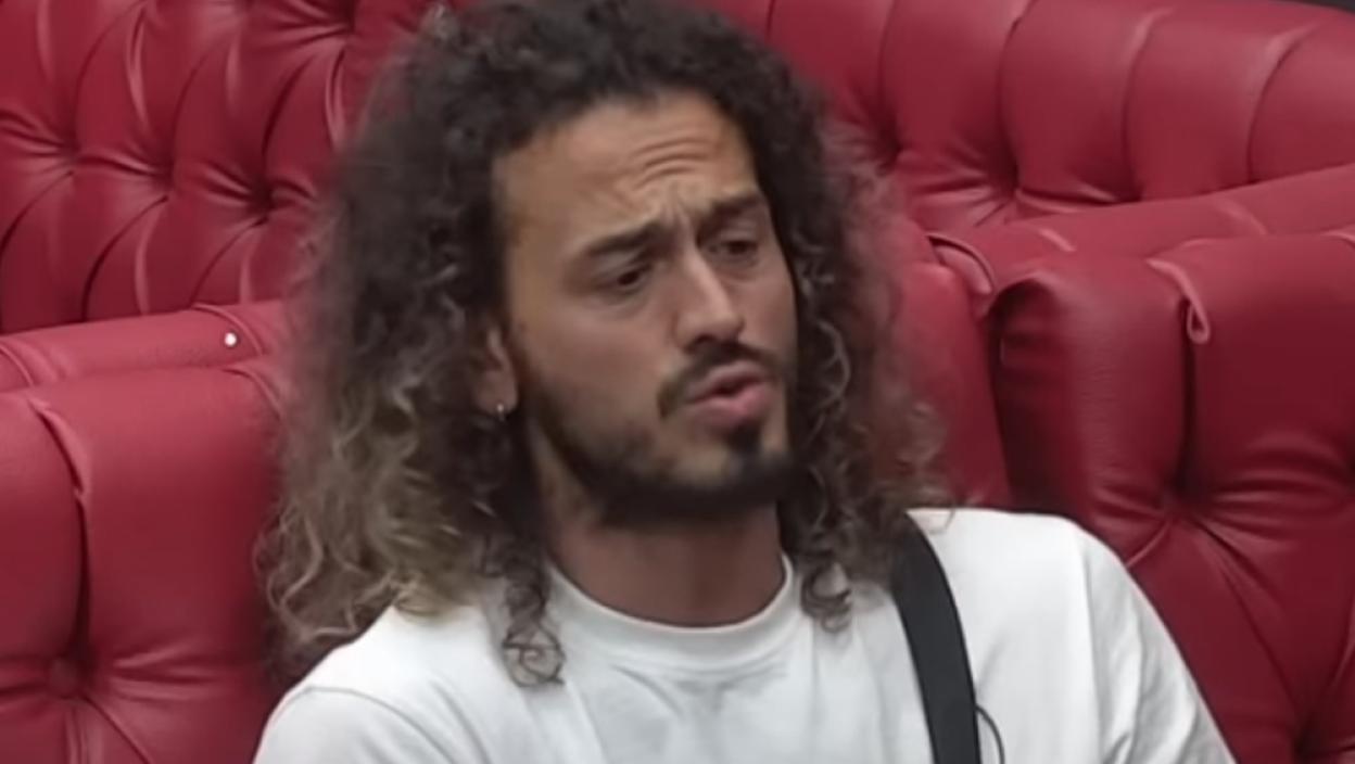 STENJE, NA BOGA NE MISLI: Adam Labunski skinuo odeću! Nesmireni pokreti ...