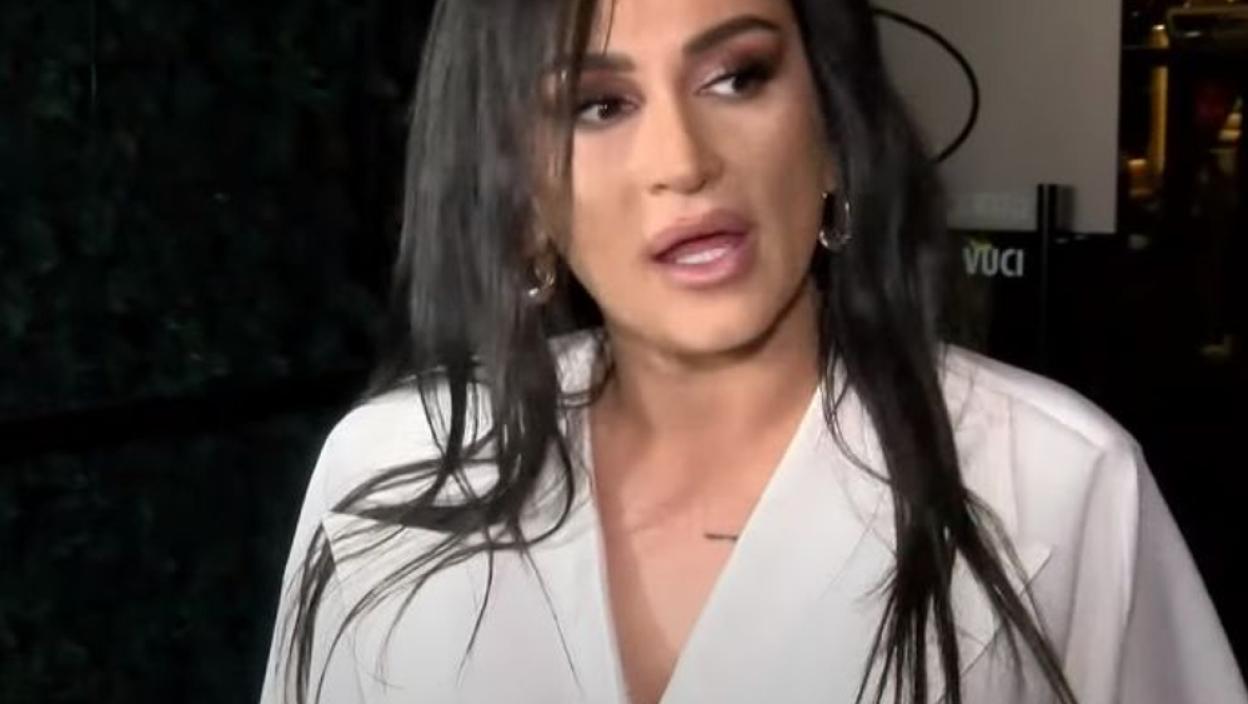 LETE PARE NA SVE STRANE! Andreana Čekić okitila novcem maloletnu ...