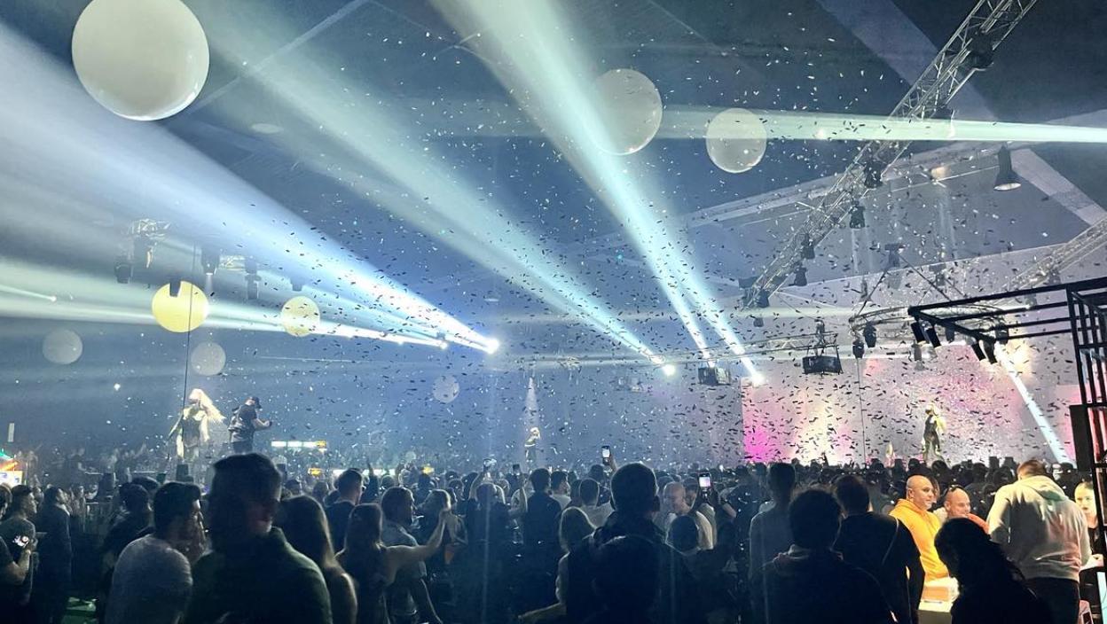 SVETSKI, A NAŠ! 50 NAJBOLJIH SRPSKIH MUZIČARA popelo se na scenu da ...