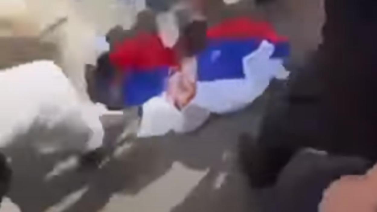 OSNOVCI GAZILI SRPSKU ZASTAVU: Skandalozan snimak iz škole u Ženevi - svi užasnuti prizorom ...