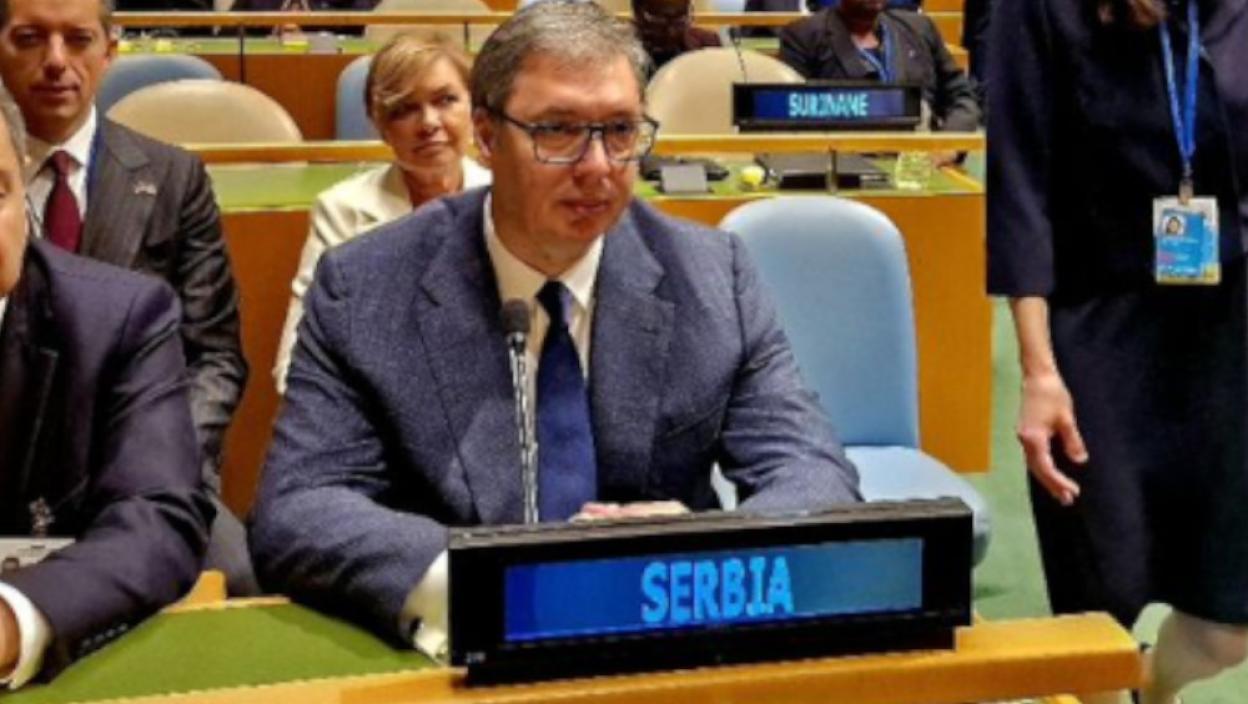 OPOZICIJA POTPISUJE PAKT ZA RUŠENJE VUČIĆA: Dok se šef naše države bori ...