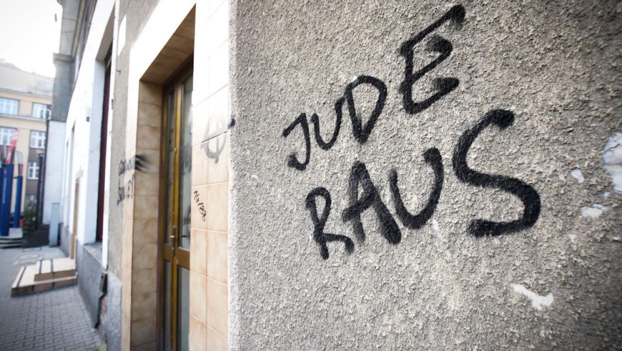 GRAFIT "JUDEN RAUS" OSVANUO U SPLITU! "Mislio sam da sam se probudio u ...