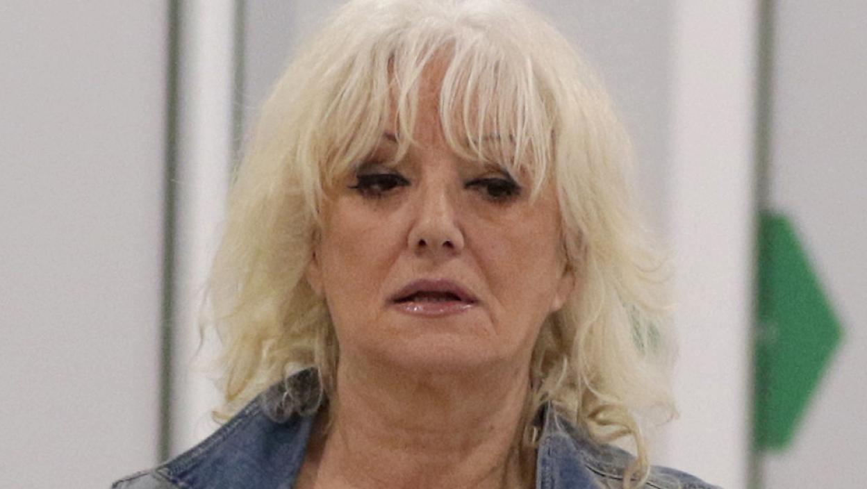 Вера Матовић певала на испраћају за војску, док јој је покојни отац ...