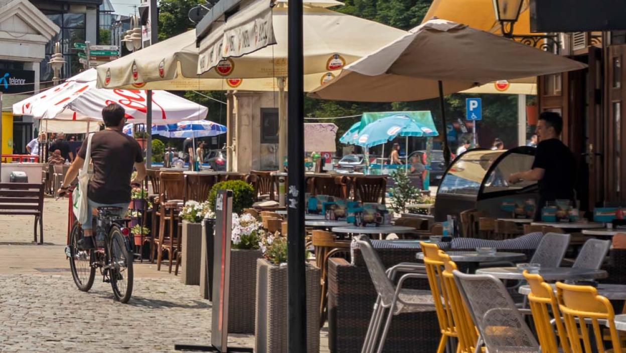 VLASNICI KAFIĆA POČELI DA NAPLAĆUJU I... SEDENJE NA SUNCU! Građani ...