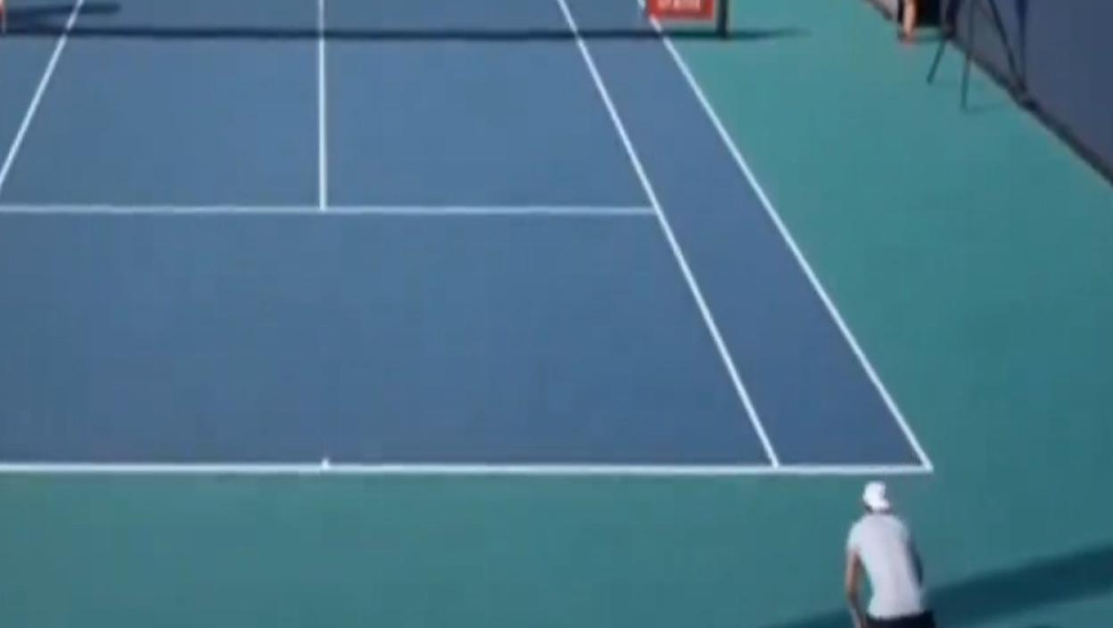 PAKAO U MAJAMIJU: Francuski teniser pao u nesvest tokom meča, a reakcija rivala je bila ...