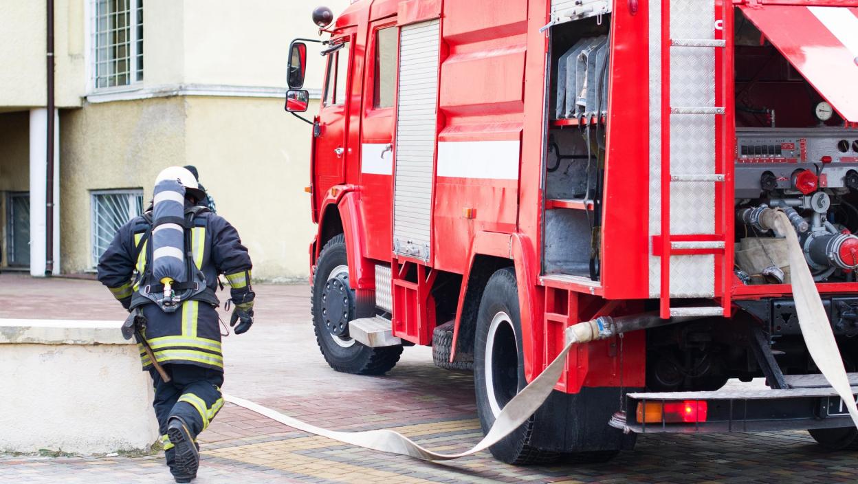 Crni dim kulja iznad Leskovca: Gori privatni pomoćni objekat ...